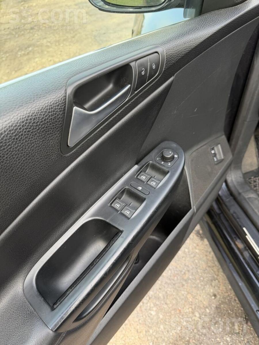 Black Volkswagen Passat B6 2008 in Riga, with an engine capacity of 2.00 L and mileage of 339 thousand km for 1400 €, photo 16 on AUTOMOTO.COM.LV
