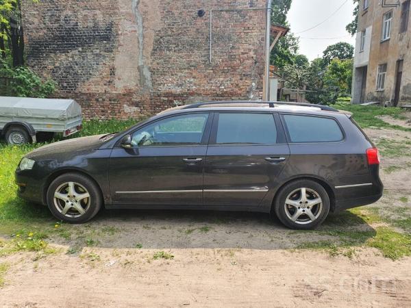 Black Volkswagen Passat B6 2009 in Riga, with an engine capacity of 1.90 L and mileage of 350 thousand km for 1500 €, photo 1 on AUTOMOTO.COM.LV