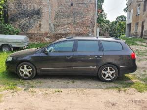 Black Volkswagen Passat B6 2009 in Riga, with an engine capacity of 1.90 L and mileage of 350 thousand km for 1500 €, photo 1 on AUTOMOTO.COM.LV