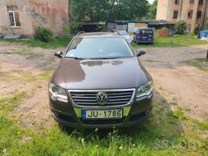 Black Volkswagen Passat B6 2009 in Riga, with an engine capacity of 1.90 L and mileage of 350 thousand km for 1500 €, photo 3 on AUTOMOTO.COM.LV