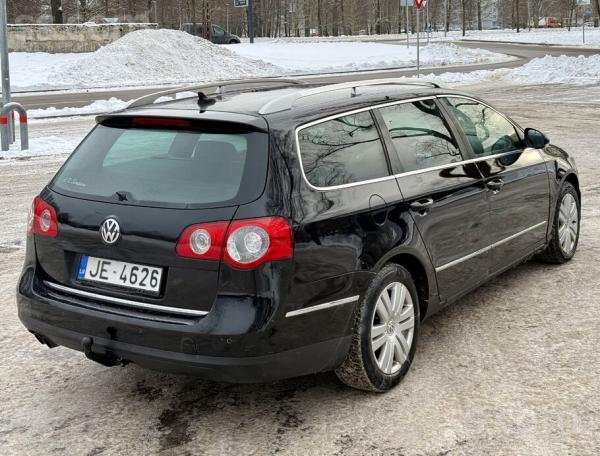 Black Volkswagen Passat B6 2009 in Riga, with an engine capacity of 2.00 L and mileage of 441 thousand km for 1890 €, photo 3 on AUTOMOTO.COM.LV