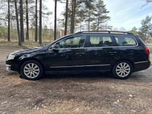 Black Volkswagen Passat B6 2009 in Valmiera, with an engine capacity of 2.00 L and mileage of 288 thousand km for 2690 €, photo 3 on AUTOMOTO.COM.LV
