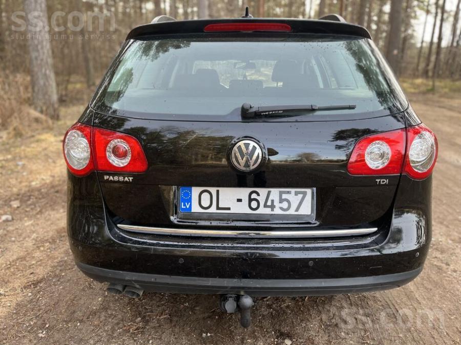 Black Volkswagen Passat B6 2009 in Valmiera, with an engine capacity of 2.00 L and mileage of 288 thousand km for 2690 €, photo 5 on AUTOMOTO.COM.LV