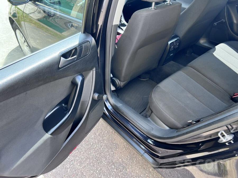 Melns Volkswagen Passat B6 2009 Daugavpils, ar dzinēja tilpumu 2.00 L un nobraukumu 276 tūkst. km par 2699 €, foto 15 vietnē AUTOMOTO.COM.LV