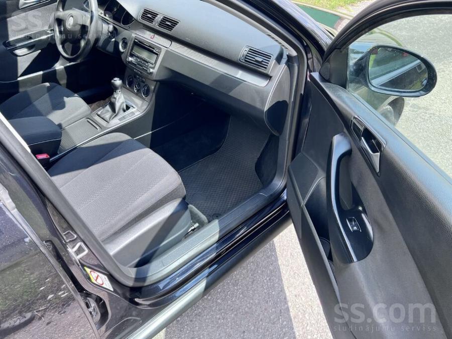 Melns Volkswagen Passat B6 2009 Daugavpils, ar dzinēja tilpumu 2.00 L un nobraukumu 276 tūkst. km par 2699 €, foto 16 vietnē AUTOMOTO.COM.LV