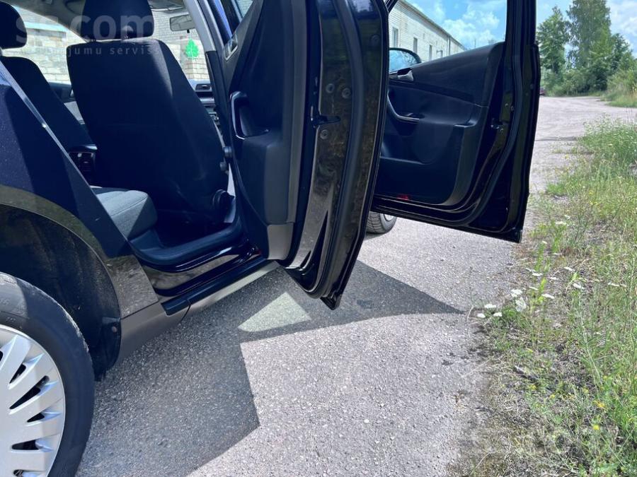 Melns Volkswagen Passat B6 2009 Daugavpils, ar dzinēja tilpumu 2.00 L un nobraukumu 276 tūkst. km par 2699 €, foto 27 vietnē AUTOMOTO.COM.LV