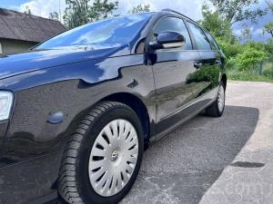 Black Volkswagen Passat B6 2009 in Daugavpils, with an engine capacity of 2.00 L and mileage of 276 thousand km for 2499 €, photo 11 on AUTOMOTO.COM.LV