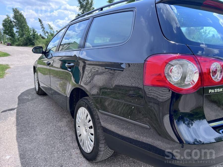 Black Volkswagen Passat B6 2009 in Daugavpils, with an engine capacity of 2.00 L and mileage of 276 thousand km for 2499 €, photo 12 on AUTOMOTO.COM.LV