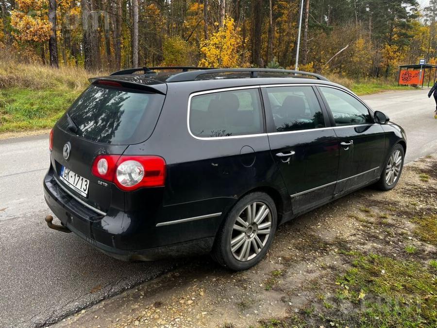 Black Volkswagen Passat B6 2010 in Riga, with an engine capacity of 2.00 L and mileage of 360 thousand km for 1200 €, photo 3 on AUTOMOTO.COM.LV