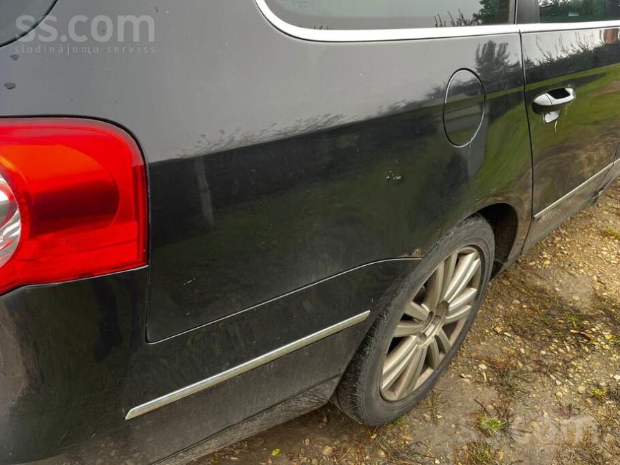 Black Volkswagen Passat B6 2010 in Riga, with an engine capacity of 2.00 L and mileage of 360 thousand km for 1200 €, photo 7 on AUTOMOTO.COM.LV