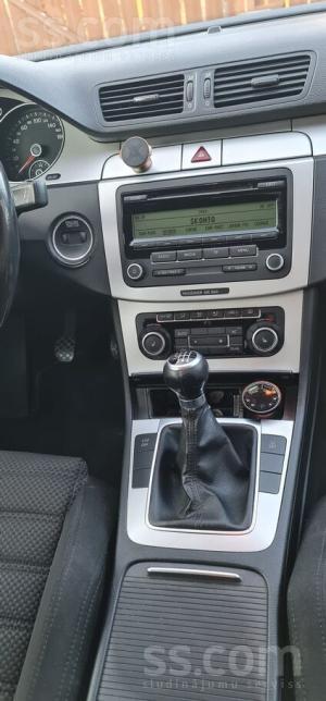 Black Volkswagen Passat B6 2010 in Riga, with an engine capacity of 2.00 L and mileage of 253 thousand km for 2750 €, photo 13 on AUTOMOTO.COM.LV