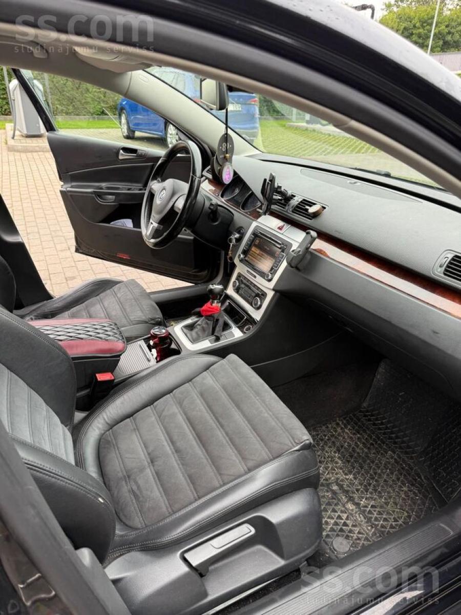 Black Volkswagen Passat B6 2010 in Jurmala, with an engine capacity of 2.00 L and mileage of 277 thousand km for 3500 €, photo 9 on AUTOMOTO.COM.LV