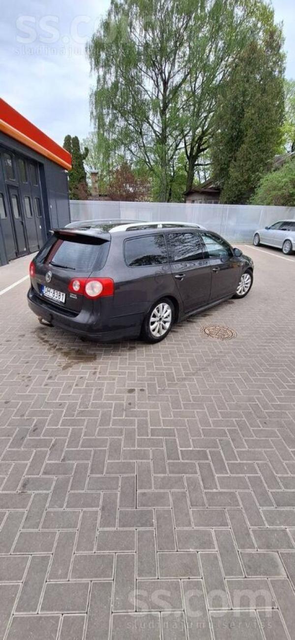 Black Volkswagen Passat B6 2010 in Riga, with an engine capacity of 2.00 L and mileage of 350 thousand km for 2300 €, photo 8 on AUTOMOTO.COM.LV