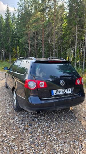 Melns Volkswagen Passat B6 2010 Cēsis, ar dzinēja tilpumu 1.60 L un nobraukumu 441 tūkst. km par 1000 €, foto 4 vietnē AUTOMOTO.COM.LV