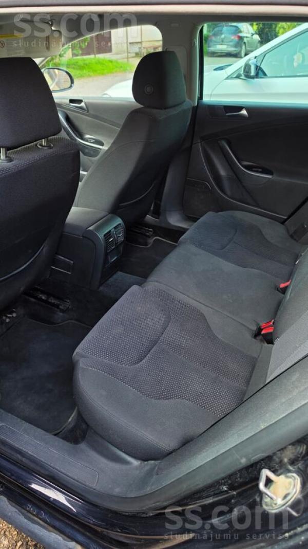 Melns Volkswagen Passat B6 2010 Cēsis, ar dzinēja tilpumu 1.60 L un nobraukumu 441 tūkst. km par 1000 €, foto 10 vietnē AUTOMOTO.COM.LV