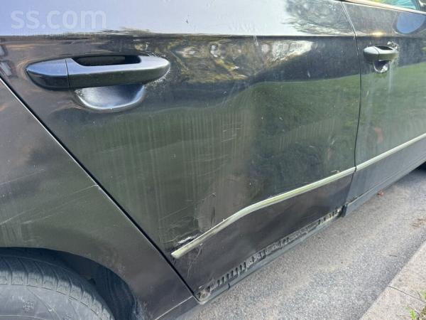 Melns Volkswagen Passat B6 2010 Rīga, ar dzinēja tilpumu 2.00 L un nobraukumu 380 tūkst. km par 998 €, foto 4 vietnē AUTOMOTO.COM.LV
