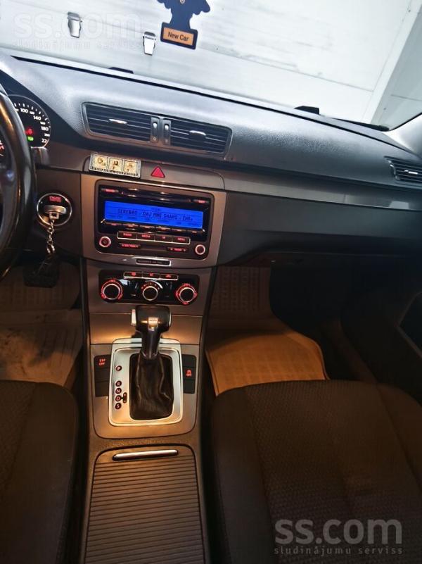 Black Volkswagen Passat B6 2010 in Liepaja, with an engine capacity of 1.40 L and mileage of 296 thousand km for 2300 €, photo 3 on AUTOMOTO.COM.LV
