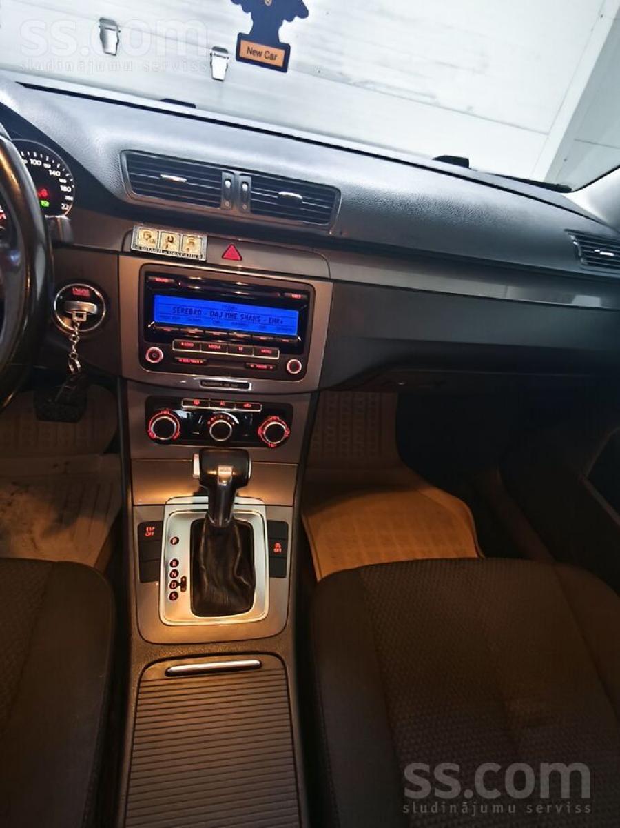 Black Volkswagen Passat B6 2010 in Liepaja, with an engine capacity of 1.40 L and mileage of 296 thousand km for 2300 €, photo 3 on AUTOMOTO.COM.LV