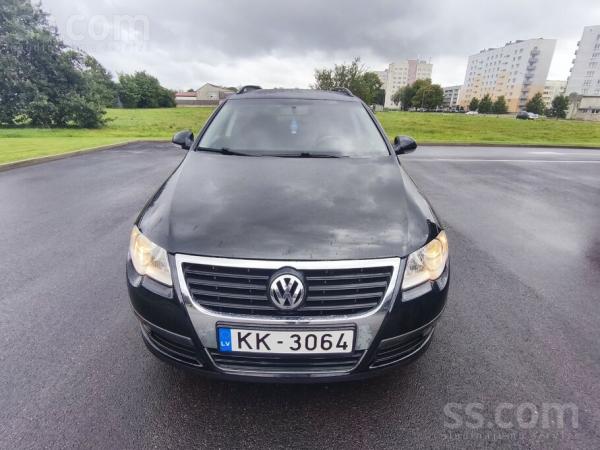 Black Volkswagen Passat B6 2010 in Liepaja, with an engine capacity of 1.40 L and mileage of 296 thousand km for 2300 €, photo 5 on AUTOMOTO.COM.LV