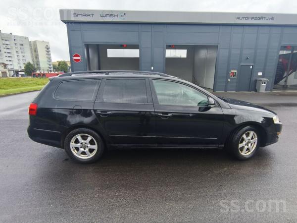 Black Volkswagen Passat B6 2010 in Liepaja, with an engine capacity of 1.40 L and mileage of 296 thousand km for 2300 €, photo 7 on AUTOMOTO.COM.LV