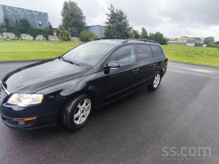 Black Volkswagen Passat B6 2010 in Liepaja, with an engine capacity of 1.40 L and mileage of 296 thousand km for 2300 €, photo 8 on AUTOMOTO.COM.LV