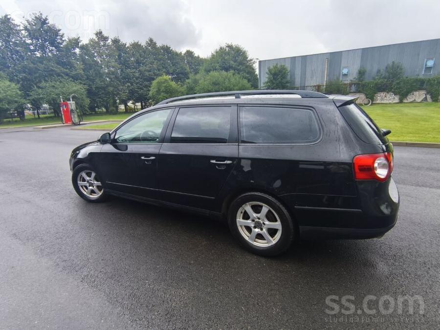 Black Volkswagen Passat B6 2010 in Liepaja, with an engine capacity of 1.40 L and mileage of 296 thousand km for 2300 €, photo 11 on AUTOMOTO.COM.LV