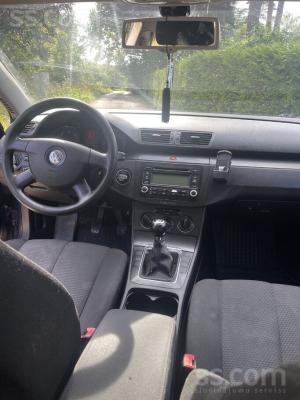 Zils Volkswagen Passat B6 2005 Rīga, ar dzinēja tilpumu 2.00 L un nobraukumu 424 tūkst. km par 700 €, foto 5 vietnē AUTOMOTO.COM.LV