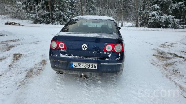 Zils Volkswagen Passat B6 2005 Cēsis, ar dzinēja tilpumu 2.00 L un nobraukumu 430 tūkst. km par 800 €, foto 4 vietnē AUTOMOTO.COM.LV
