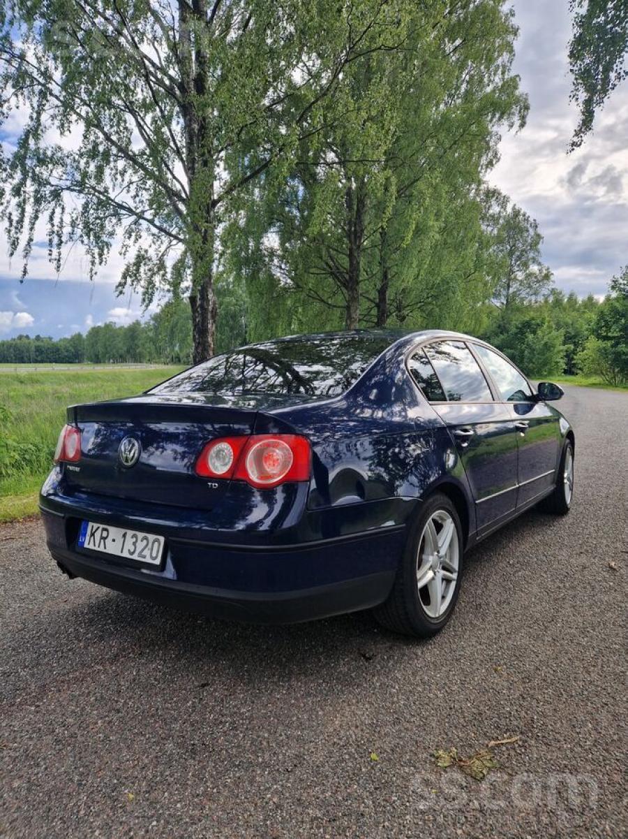 Blue Volkswagen Passat B6 2006 in Limbazi, with an engine capacity of 1.90 L and mileage of 330 thousand km for 1750 €, photo 4 on AUTOMOTO.COM.LV