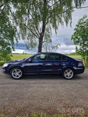 Blue Volkswagen Passat B6 2006 in Limbazi, with an engine capacity of 1.90 L and mileage of 330 thousand km for 1750 €, photo 7 on AUTOMOTO.COM.LV