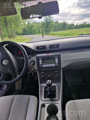 Blue Volkswagen Passat B6 2006 in Limbazi, with an engine capacity of 1.90 L and mileage of 330 thousand km for 1750 €, photo 8 on AUTOMOTO.COM.LV