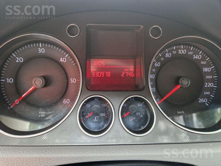 Blue Volkswagen Passat B6 2006 in Limbazi, with an engine capacity of 1.90 L and mileage of 330 thousand km for 1750 €, photo 9 on AUTOMOTO.COM.LV