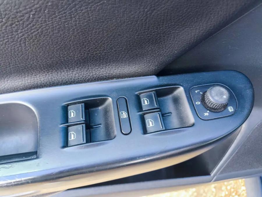 Zils Volkswagen Passat B6 2009 Rīga, ar dzinēja tilpumu 2.00 L un nobraukumu 300 tūkst. km par 1850 €, foto 17 vietnē AUTOMOTO.COM.LV