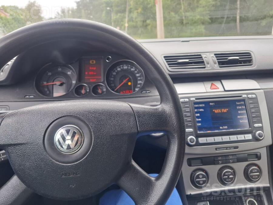 Blue Volkswagen Passat B6 2006 in Riga, with an engine capacity of 2.00 L and mileage of 410 thousand km for 400 €, photo 4 on AUTOMOTO.COM.LV