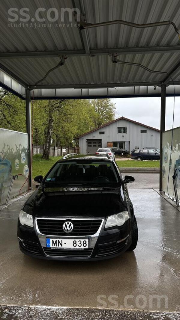 Blue Volkswagen Passat B6 2007 in Cesis, with an engine capacity of 2.00 L and mileage of 310 thousand km for 1990 €, photo 1 on AUTOMOTO.COM.LV