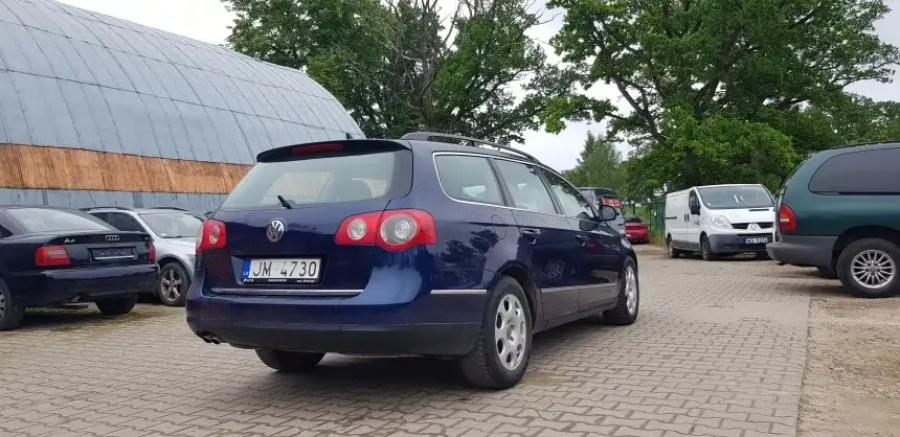 Blue Volkswagen Passat B6 2007 in Valmiera, with an engine capacity of 1.90 L and mileage of 389 thousand km for 2200 €, photo 4 on AUTOMOTO.COM.LV