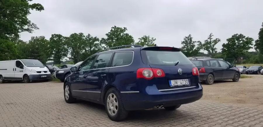 Blue Volkswagen Passat B6 2007 in Valmiera, with an engine capacity of 1.90 L and mileage of 389 thousand km for 2200 €, photo 6 on AUTOMOTO.COM.LV