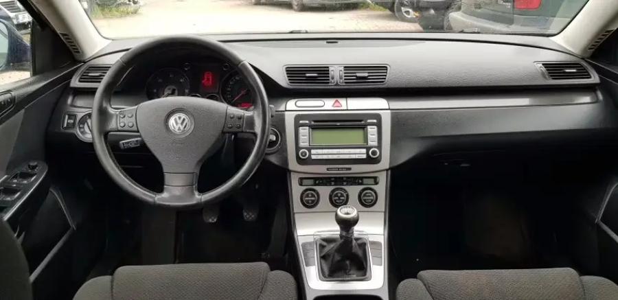 Blue Volkswagen Passat B6 2007 in Valmiera, with an engine capacity of 1.90 L and mileage of 389 thousand km for 2200 €, photo 10 on AUTOMOTO.COM.LV