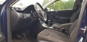Blue Volkswagen Passat B6 2007 in Valmiera, with an engine capacity of 1.90 L and mileage of 389 thousand km for 2200 €, photo 11 on AUTOMOTO.COM.LV