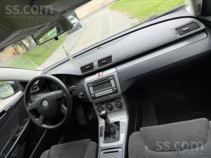 Blue Volkswagen Passat B6 2007 in Saldus, with an engine capacity of 1.90 L and mileage of 360 thousand km for 1200 €, photo 6 on AUTOMOTO.COM.LV