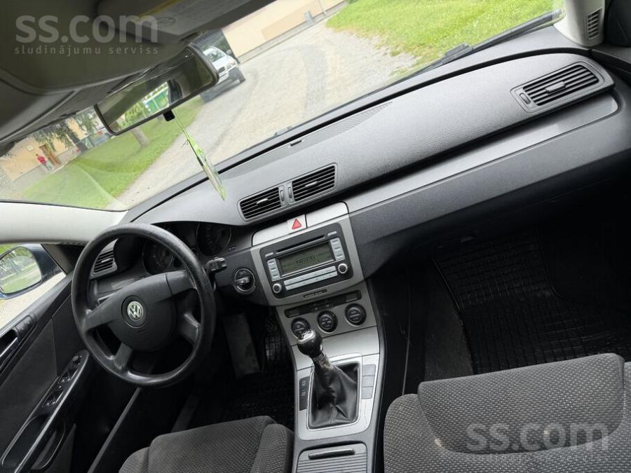 Blue Volkswagen Passat B6 2007 in Saldus, with an engine capacity of 1.90 L and mileage of 360 thousand km for 1200 €, photo 6 on AUTOMOTO.COM.LV