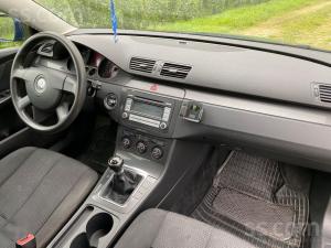 Blue Volkswagen Passat B6 2007 in Bauska, with an engine capacity of 2.00 L and mileage of 395 thousand km for 800 €, photo 6 on AUTOMOTO.COM.LV