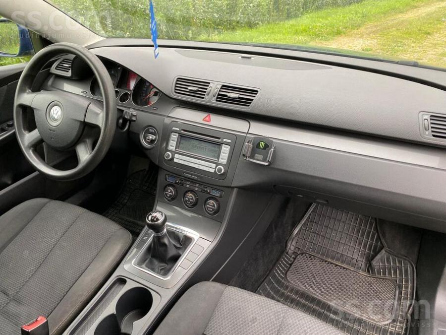 Blue Volkswagen Passat B6 2007 in Bauska, with an engine capacity of 2.00 L and mileage of 395 thousand km for 800 €, photo 6 on AUTOMOTO.COM.LV