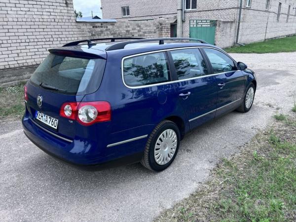 Blue Volkswagen Passat B6 2007 in Daugavpils, with an engine capacity of 1.90 L and mileage of 253 thousand km for 2499 €, photo 4 on AUTOMOTO.COM.LV