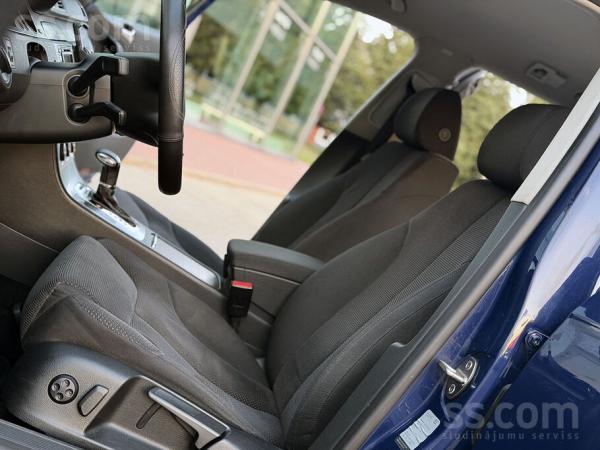 Blue Volkswagen Passat B6 2007 in Riga, with an engine capacity of 2.00 L and mileage of 321 thousand km for 1890 €, photo 8 on AUTOMOTO.COM.LV