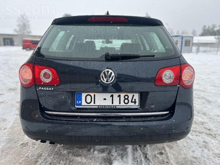 Zils Volkswagen Passat B6 2008 Rēzekne, ar dzinēja tilpumu 1.90 L un nobraukumu 285 tūkst. km par 3450 €, foto 8 vietnē AUTOMOTO.COM.LV