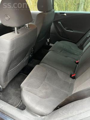 Blue Volkswagen Passat B6 2008 in Riga, with an engine capacity of 2.00 L and mileage of 290 thousand km for 1850 €, photo 8 on AUTOMOTO.COM.LV