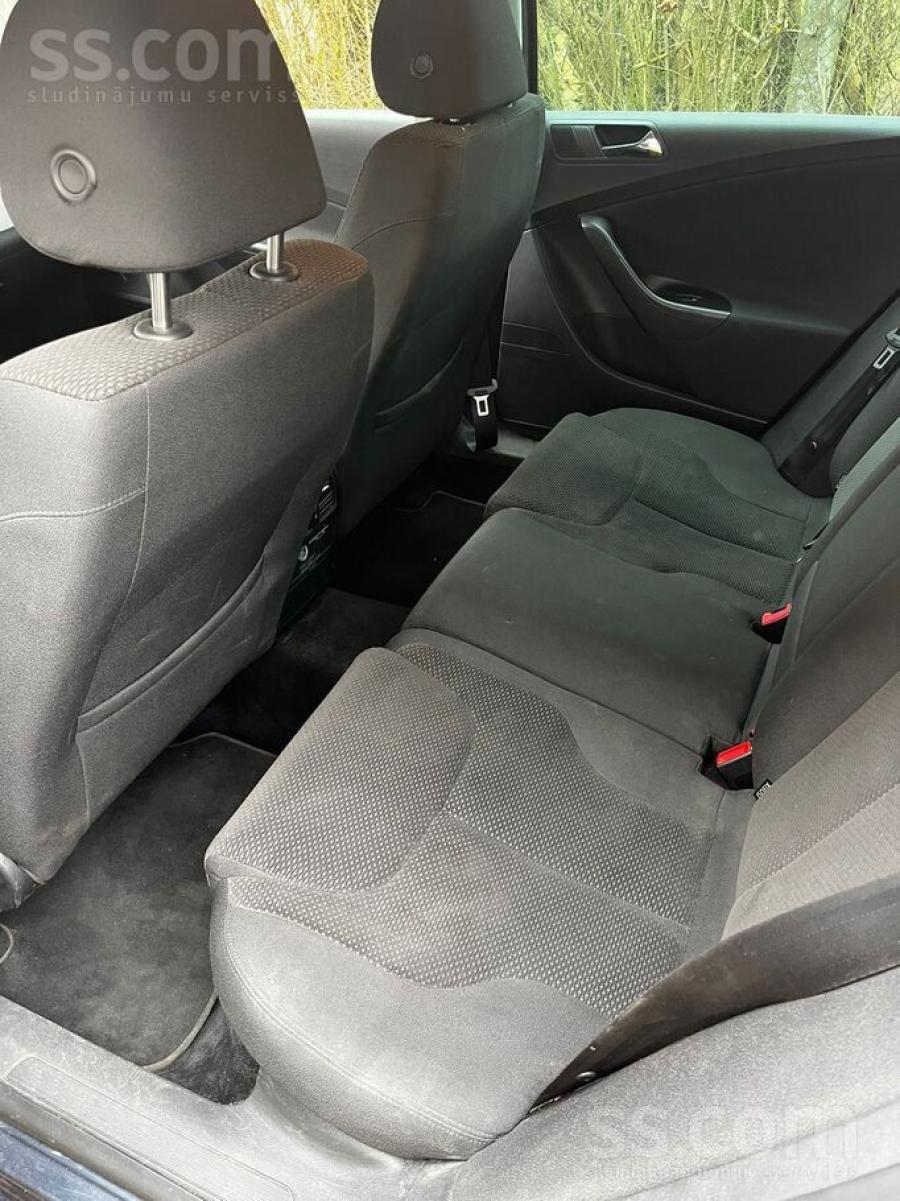 Blue Volkswagen Passat B6 2008 in Riga, with an engine capacity of 2.00 L and mileage of 290 thousand km for 1850 €, photo 8 on AUTOMOTO.COM.LV