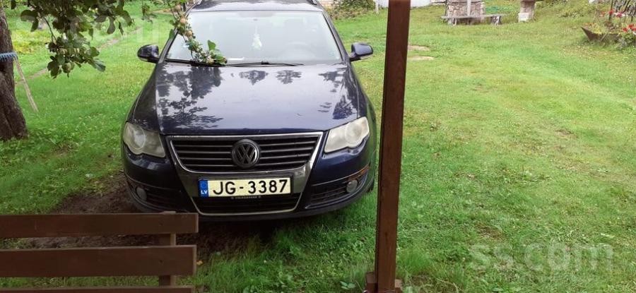 Blue Volkswagen Passat B6 2008 in Jelgava, with an engine capacity of 1.90 L and mileage of 389 thousand km for 1650 €, photo 4 on AUTOMOTO.COM.LV