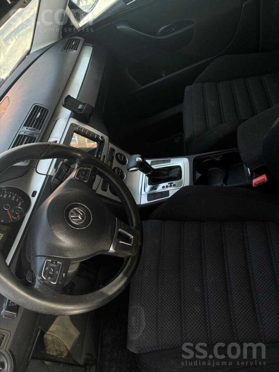 Zils Volkswagen Passat B6 2009 Rīga, ar dzinēja tilpumu 2.00 L un nobraukumu 379 tūkst. km par 1800 €, foto 8 vietnē AUTOMOTO.COM.LV